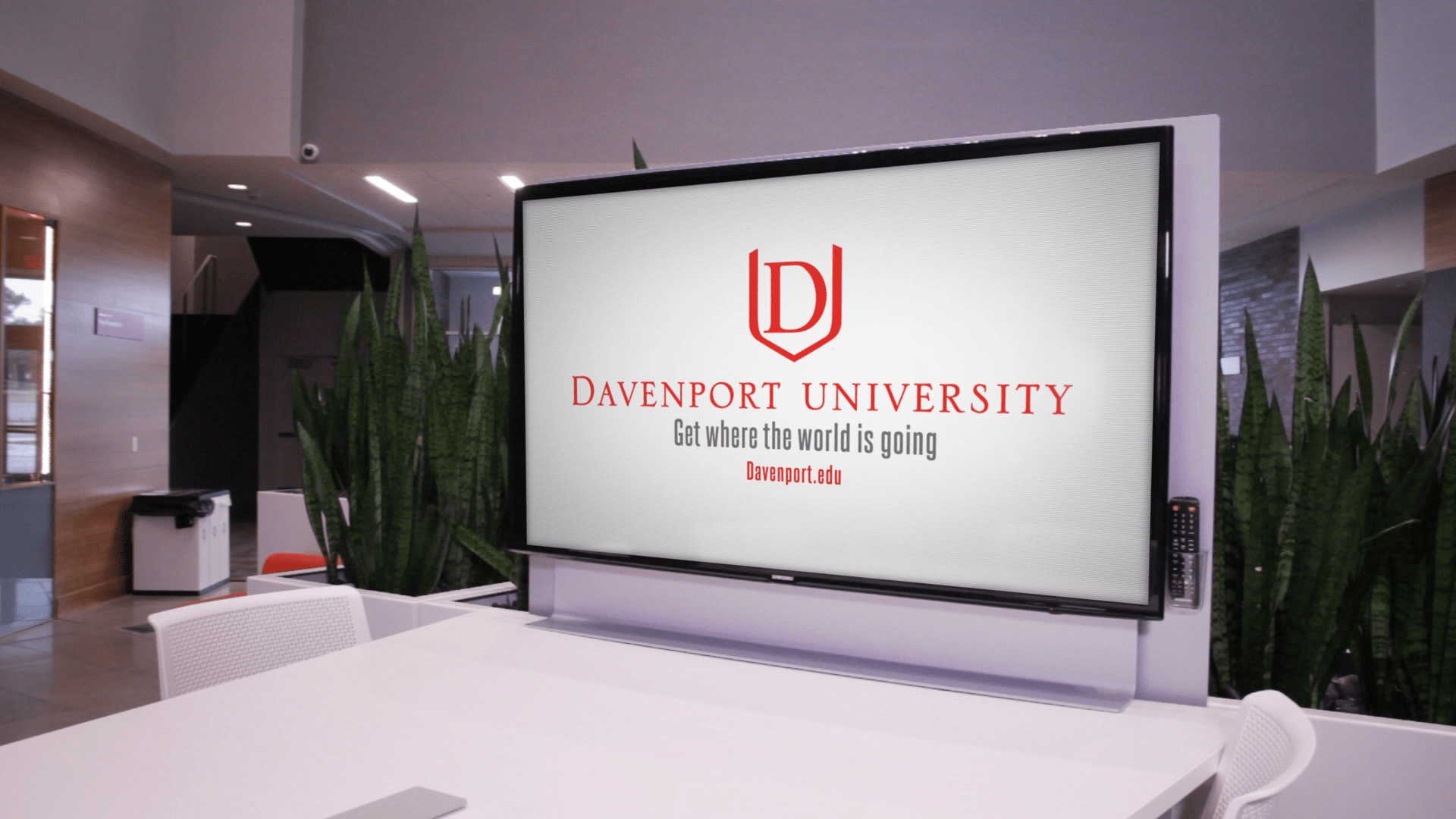 RS171_lobby_monitor-1 - Bluewater