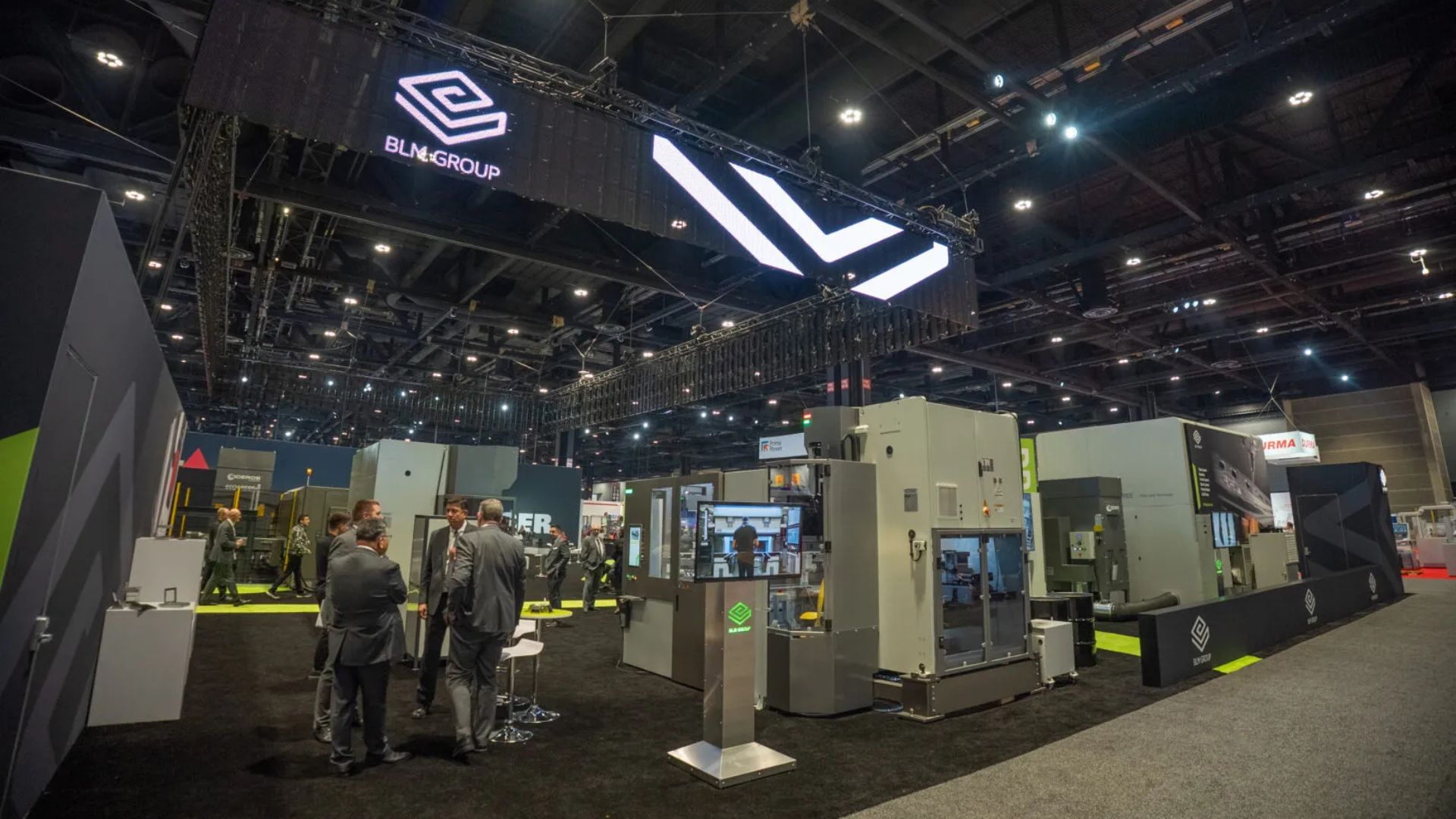 Immersive Trade Show Booth Design That Pulls People In